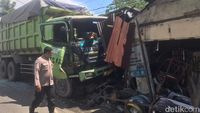 Truk Seruduk Bengkel-Rumah Warga di Mojokerto, 2 Korban Luka