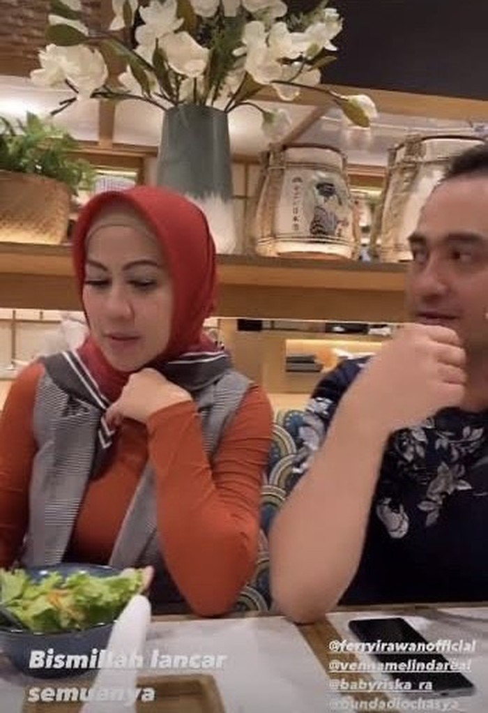 Momen Kuliner Venna Melinda, Bareng Anak dan Ferry Irawan