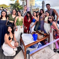 8 Potret Wulan Guritno Liburan di Bali, Peluk Mesra Hingga Joget Bareng Pacar