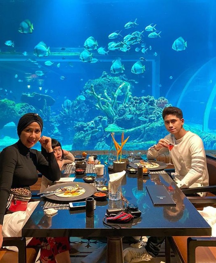 10 Momen Hangat Athalla Naufal Kulineran Bareng Venna Melinda