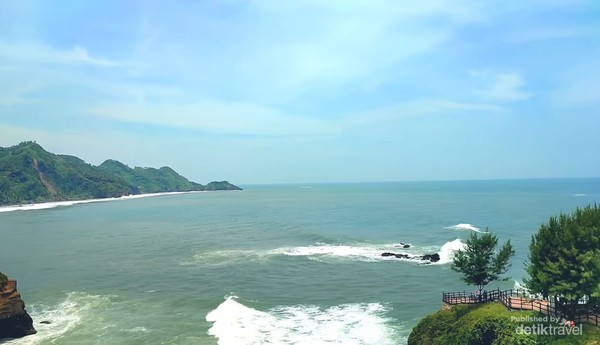 Menganti, Contoh Lengkap Wisata Pantai di Tengah Perbukitan