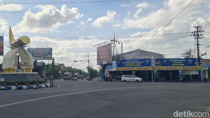 Tugu Kartonyono 'Medot Janji' di Ngawi
