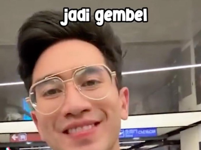 Verrell Bramasta Mendadak Pulang ke Indonesia, Terpaksa 'Ngegembel' di ... Verrell Bramasta Mendadak Pulang ke Indonesia, Terpaksa 'Ngegembel' di ...