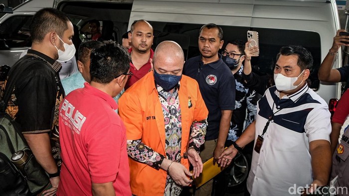 Irjen Teddy Minahasa Tiba di Kejari Jakbar Didampingi Hotman Paris Irjen Teddy Minahasa Tiba di Kejari Jakbar Didampingi Hotman Paris