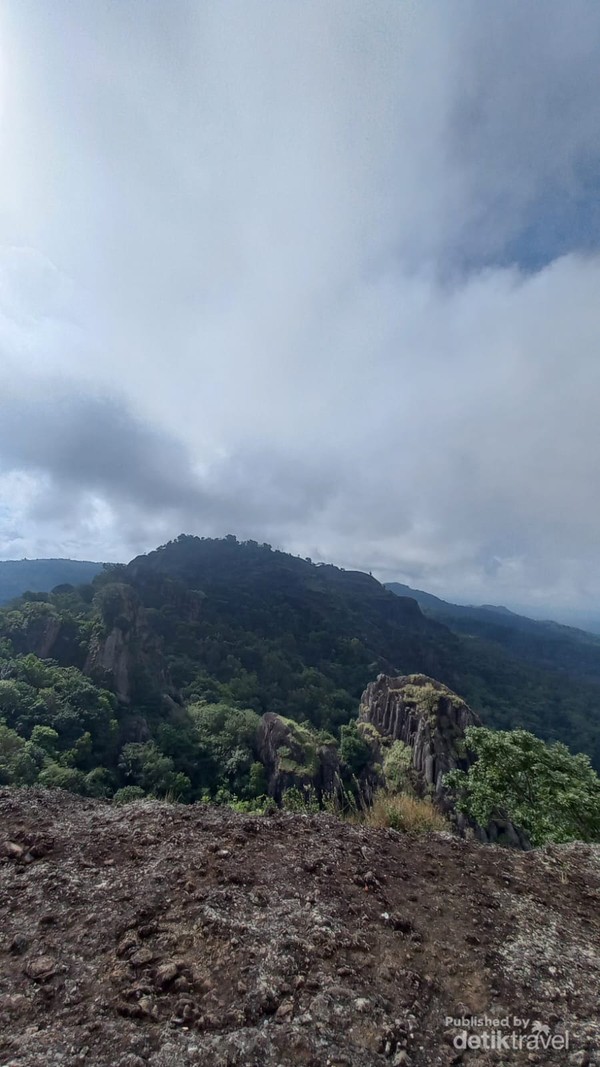 Berdua Meraih Puncak Keindahan Gunung Api Purba Nglanggeran
