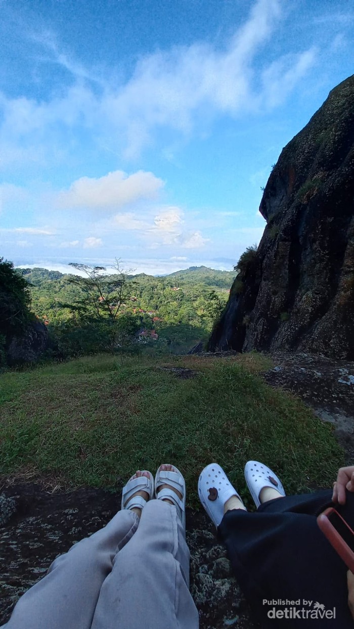 Berdua Meraih Puncak Keindahan Gunung Api Purba Nglanggeran
