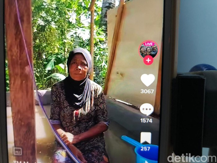 Fenomena Ngemis Digital Itu Bernama Mandi Lumpur