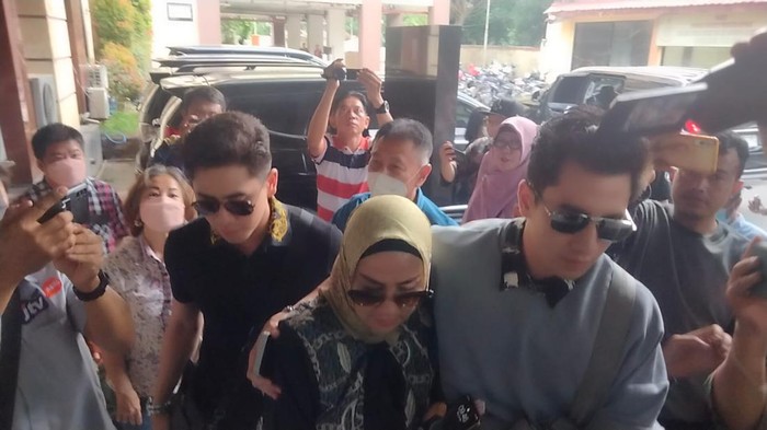 Fakta Nyesek Venna Melinda Laporkan KDRT-Gugat Cerai Ferry Irawan Fakta Nyesek Venna Melinda Laporkan KDRT-Gugat Cerai Ferry Irawan