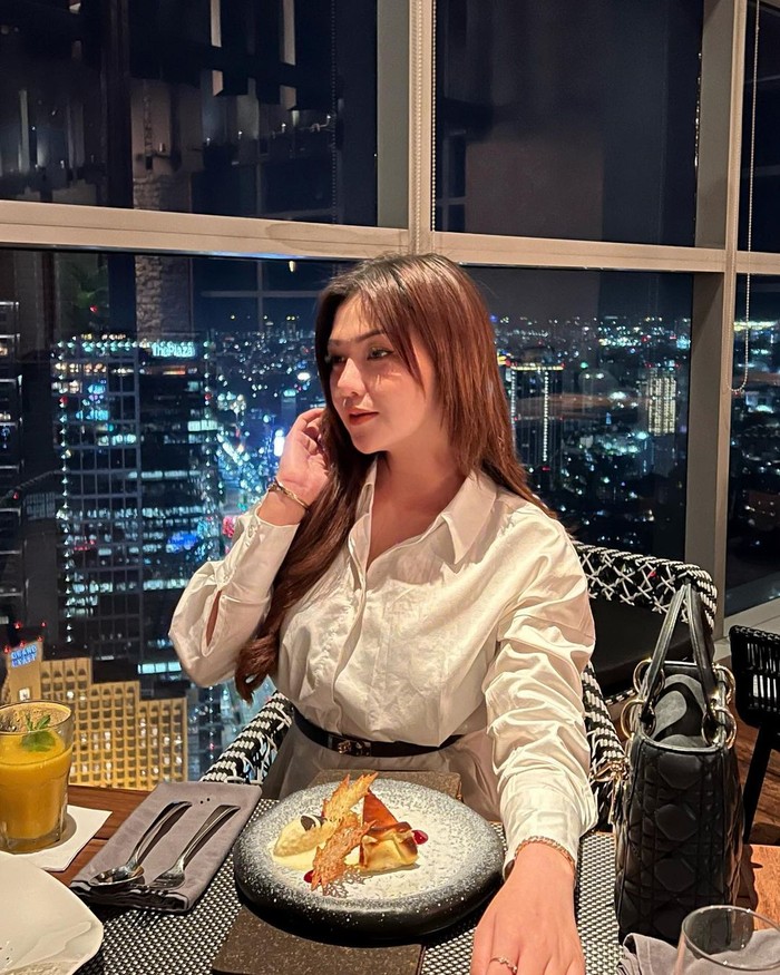 Intan Permata, Aspri Hotman Paris ke-42 Sering Ngopi dan Kulineran Mewah