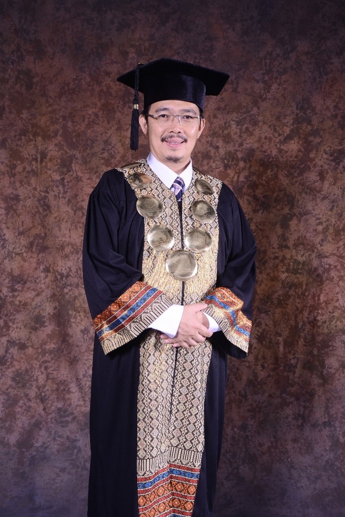 Prof Syafi'i Antonio Dikukuhkan Jadi Guru Besar Ekonomi Syariah, Ini ... Prof Syafi'i Antonio Dikukuhkan Jadi Guru Besar Ekonomi Syariah, Ini ...