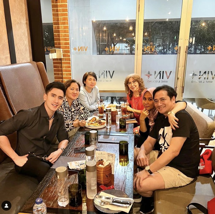 Momen Kulineran Verrel Bramasta Bareng Venna Melinda dan Ivan Fadilla