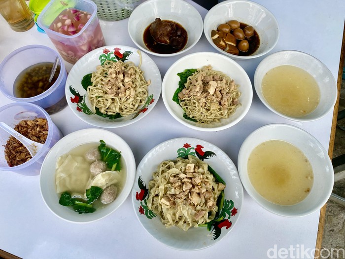 Cicip Bakmi Halal di Mangga Besar dengan Topping Tahu dan Ati Ampela