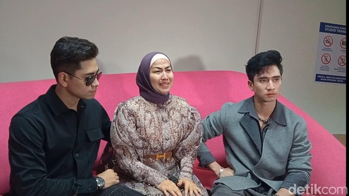 Tangis Venna Melinda Ceritakan KDRT yang Dialami Tangis Venna Melinda Ceritakan KDRT yang Dialami
