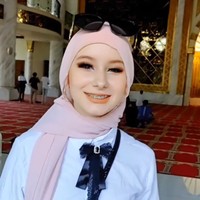 8 Foto Bule 'Barbie' dari Jerman yang Viral Fasih Bahasa Sunda