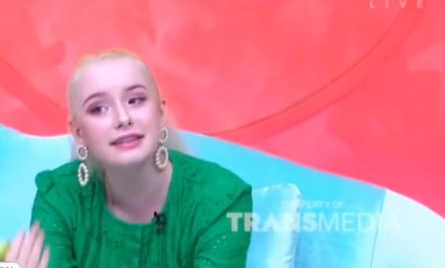 8 Foto Bule 'Barbie' dari Jerman yang Viral Fasih Bahasa Sunda