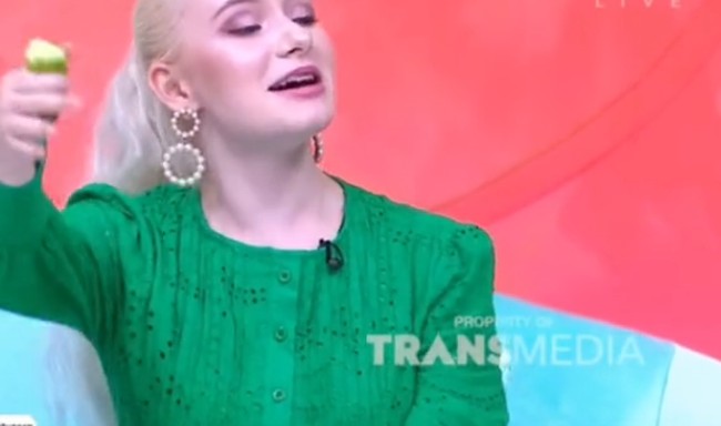 8 Foto Bule 'Barbie' dari Jerman yang Viral Fasih Bahasa Sunda