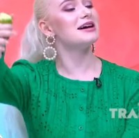 8 Foto Bule 'Barbie' dari Jerman yang Viral Fasih Bahasa Sunda