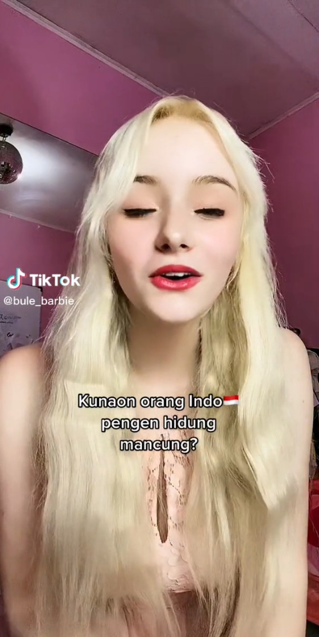 8 Foto Bule 'Barbie' dari Jerman yang Viral Fasih Bahasa Sunda