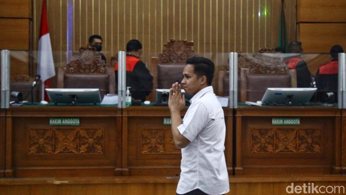 Ekspresi Richard Eliezer yang Dituntut 12 Tahun Penjara Ekspresi Richard Eliezer yang Dituntut 12 Tahun Penjara