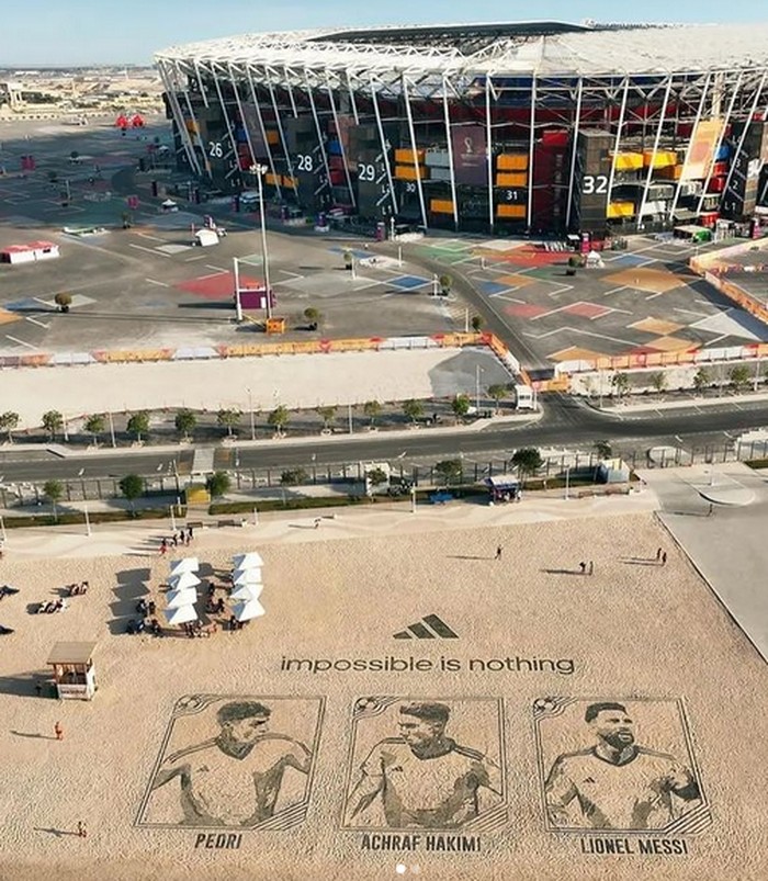 Foto: Lukisan Pasir Raksasa di Pasir Pantai Dubai