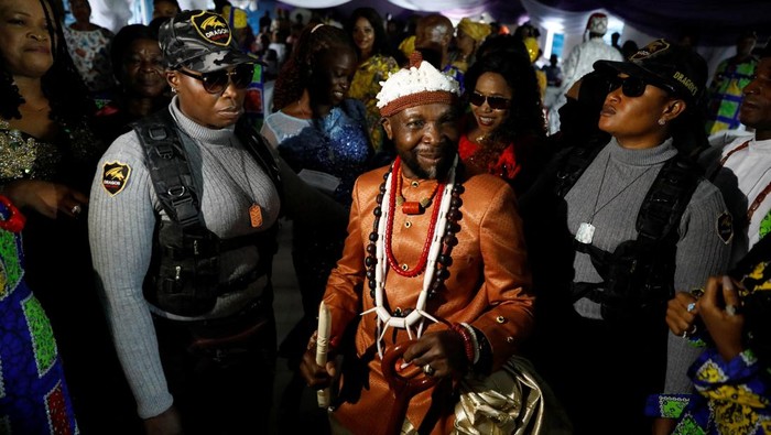 Satpam Wanita Nigeria Unjuk Kekuatan Melawan Stereotip