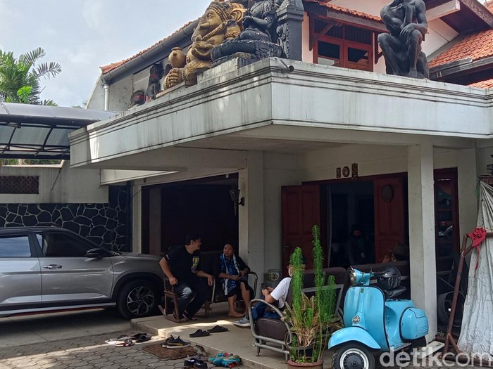 Begini Suasana Rumah Duka Nano Riantiarno