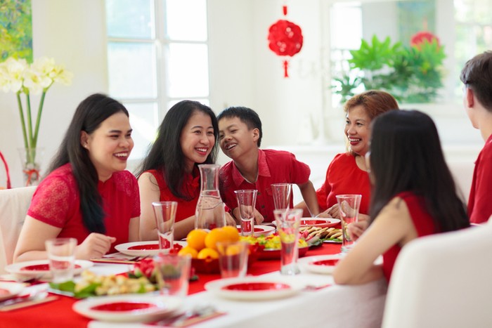 Kamu Perlu Tahu, 7 Etika Makan Bersama Saat Rayakan Imlek Ini Kamu Perlu Tahu, 7 Etika Makan Bersama Saat Rayakan Imlek Ini