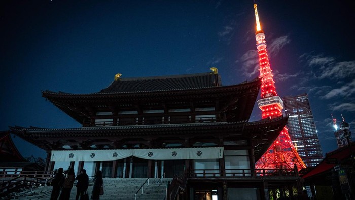 Menara Tokyo Menyala Merah Rayakan Imlek