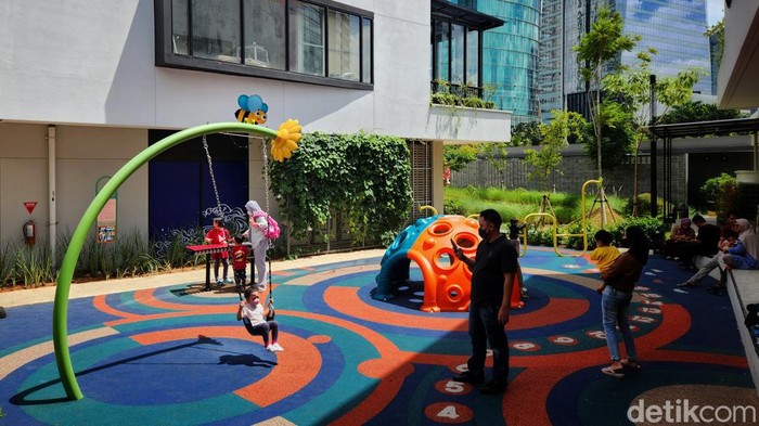 Menikmati Suasana Imlek di Taman Kota One Satrio