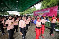 Emak-emak Relawan Ganjar Gelar Senam Sehat di Bandung