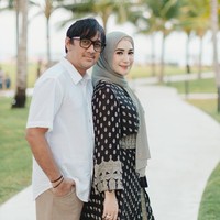 8 Potret Mesra Andre Taulany & Istri, 18 Tahun Menikah Kini Gugat Cerai