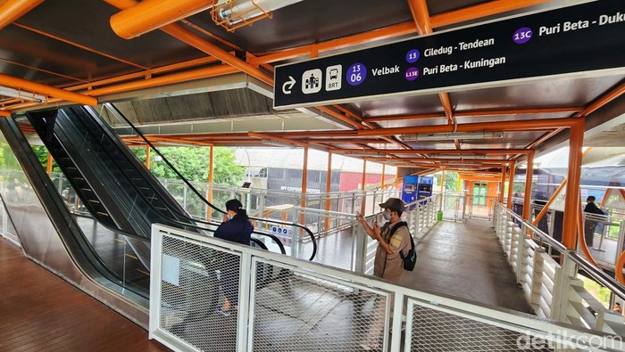 Meski Belum Diresmikan, Skywalk Kebayoran Tetap Bisa Digunakan