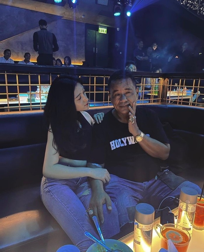 Pose Intan Nallendra, Aspri Ke-20 Hotman Paris saat Nongkrong di Kelab ...