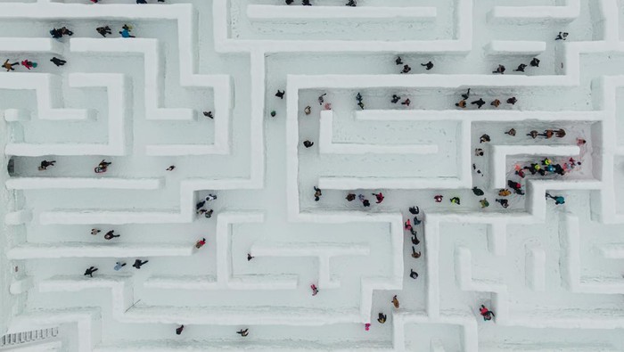 Sensasi Berkelana di Labirin Salju Terbesar Dunia