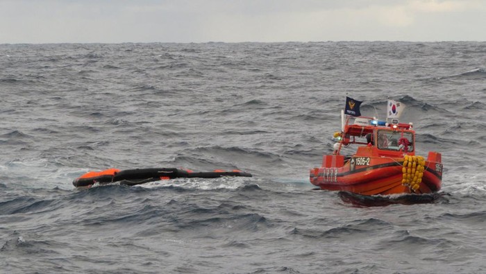 Operasi Pencarian Korban Kapal Tenggelam di Perairan Jepang-Korsel