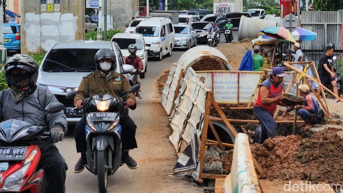 Proyek Gorong-gorong di Cipulir Masih Lanjut, Macetnya Ampun-ampunan