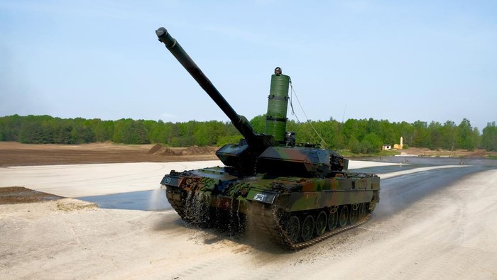 Wujud Tank Abrams & Leopard, Kado dari AS-Jerman untuk Ukraina