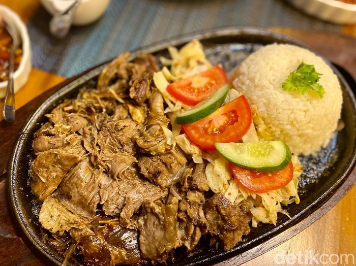 Restoran Ini Tawarkan Domba Guling Racikan Chef Turki Asli