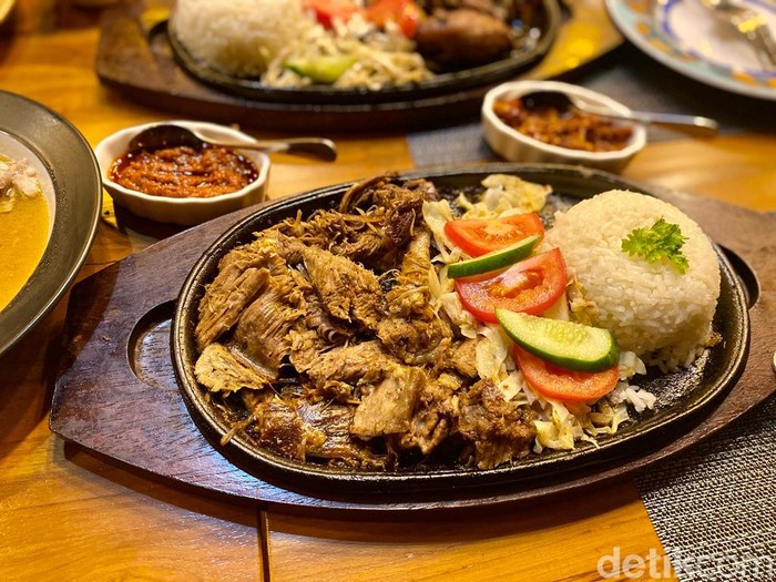Restoran Ini Tawarkan Domba Guling Racikan Chef Turki Asli