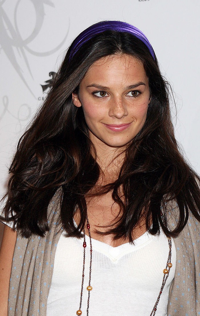 7 Potret Katy Louise, Istri Song Joong Ki yang Disebut Tengah Hamil 2 Bulan