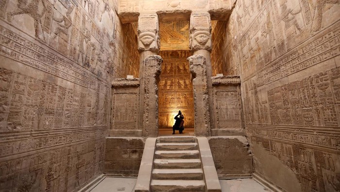 Mengagumi Keindahan Ukiran Kuil Dendera Mesir Kuno