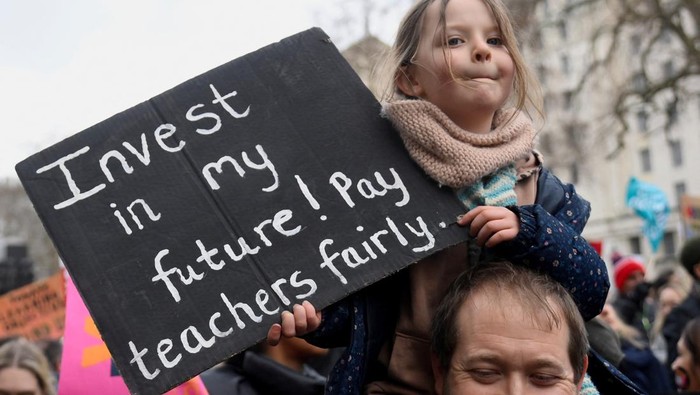 Potret Demo Besar di Inggris! Guru, PNS, hingga Masinis Tuntut Naik Gaji