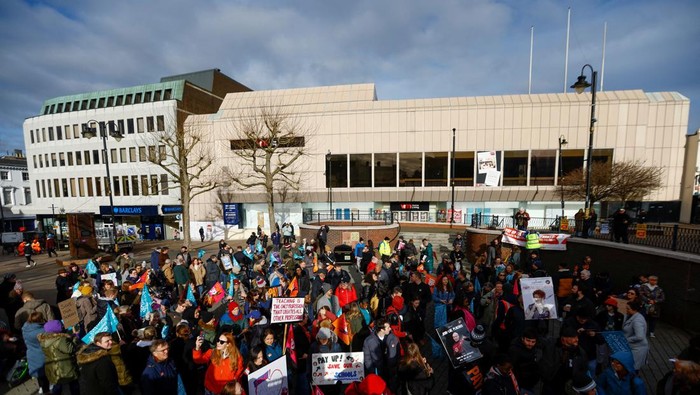 Potret Demo Besar di Inggris! Guru, PNS, hingga Masinis Tuntut Naik Gaji