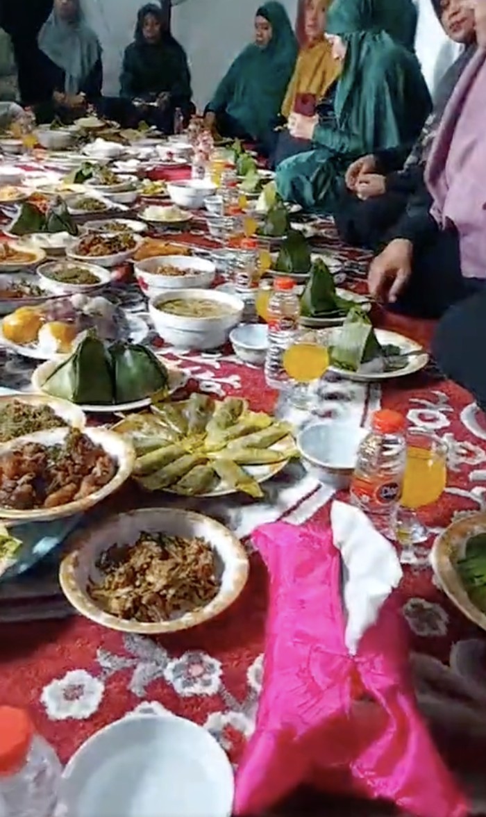 Peggy Melati Sukma Sempatkan Kulineran Saat Dakwah, Ini Momennya