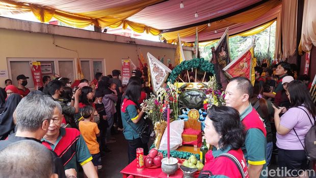 Warga Mulai Padati Jl Surya Kencana Bogor Jelang Festival Cap Go Meh Warga Mulai Padati Jl Surya Kencana Bogor Jelang Festival Cap Go Meh