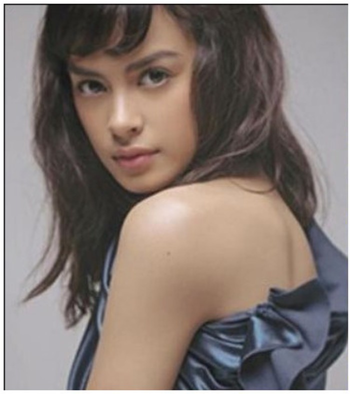 Langka Nih, Foto Artis-artis dengan Rambut Panjang