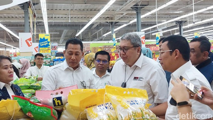 Penampakan Beras Bulog yang Bisa Dibeli di Pasar Ritel Modern