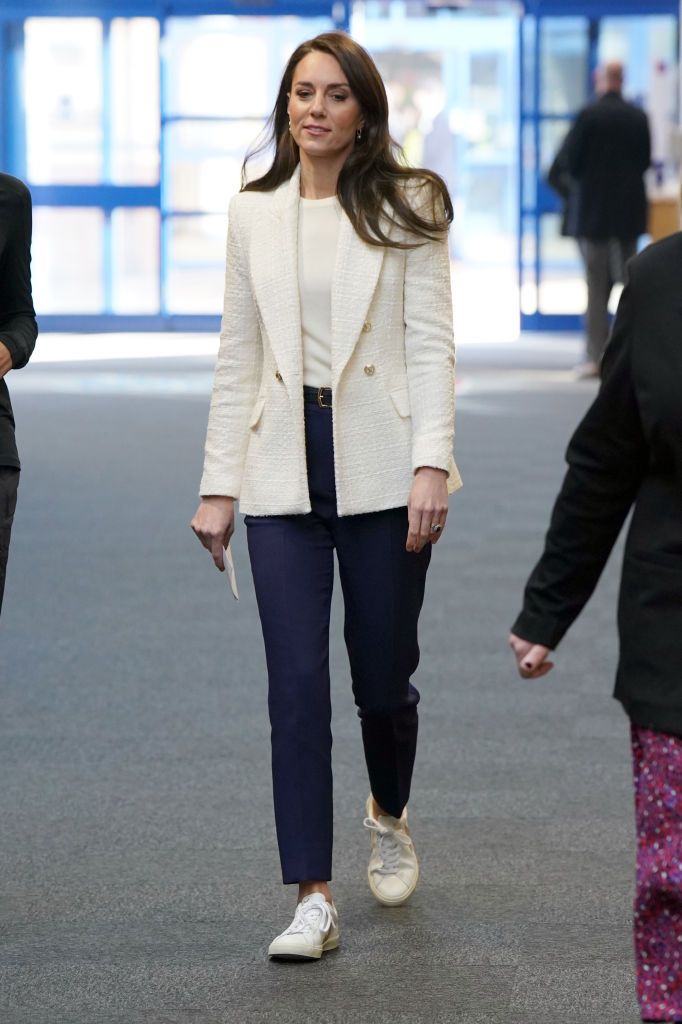 Gaya Kate Middleton Pakai Blazer High-Street Harga Terjangkau, Tetap ... Gaya Kate Middleton Pakai Blazer High-Street Harga Terjangkau, Tetap ...