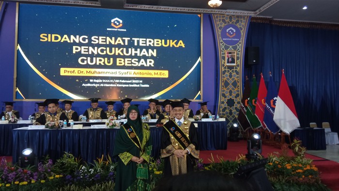 Potret Pengukuhan Prof M Syafi'i Antonio Guru Besar Ekonomi Islam ...