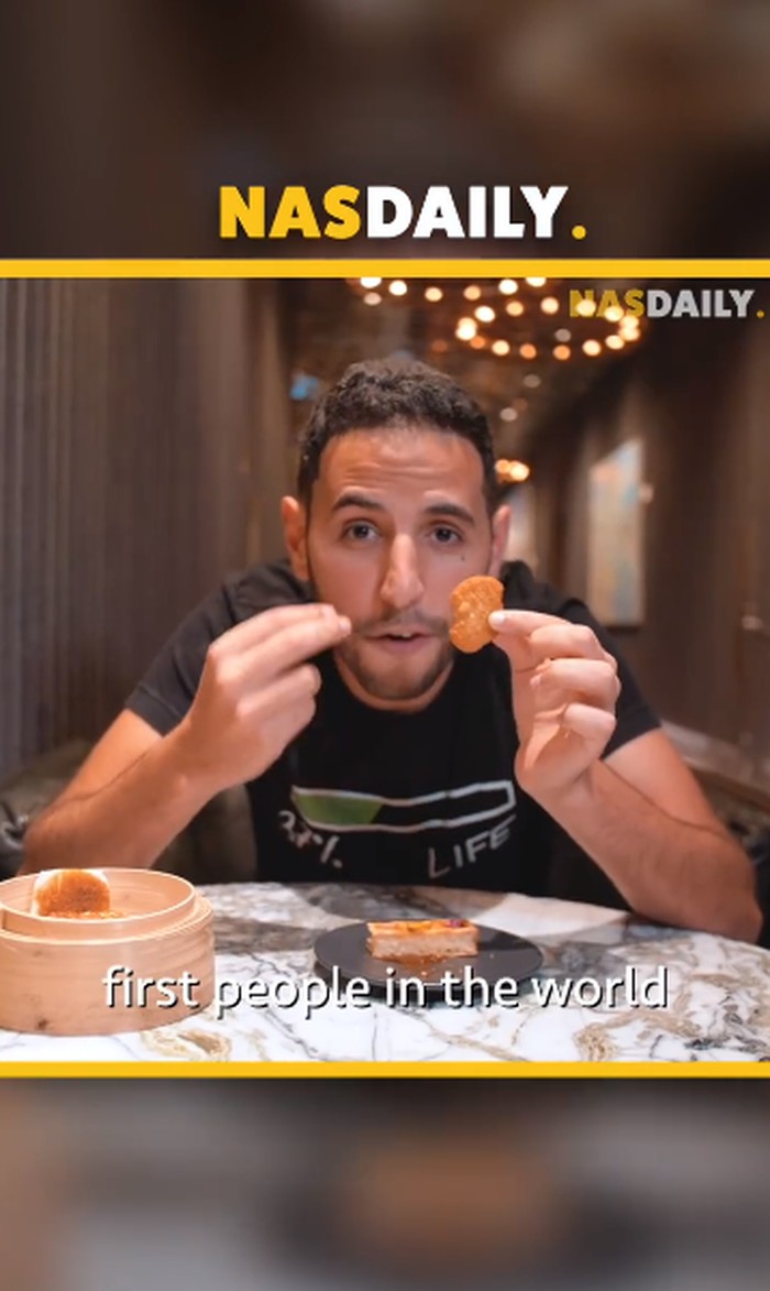 Aksi Nas Daily Saat Cicip Tempe hingga Burger Termahal di Dunia
